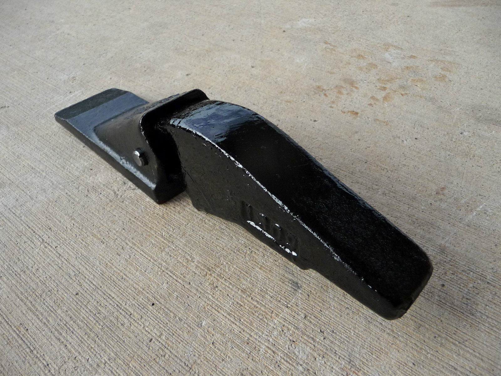 Pengo 20AH Weld On Cast Bucket Tooth Assembly – Skid Steer Attachment Depot