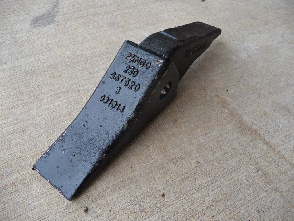 Weld on Style Cast Bucket Tooth and Shank – Skid Steer Attachment Depot