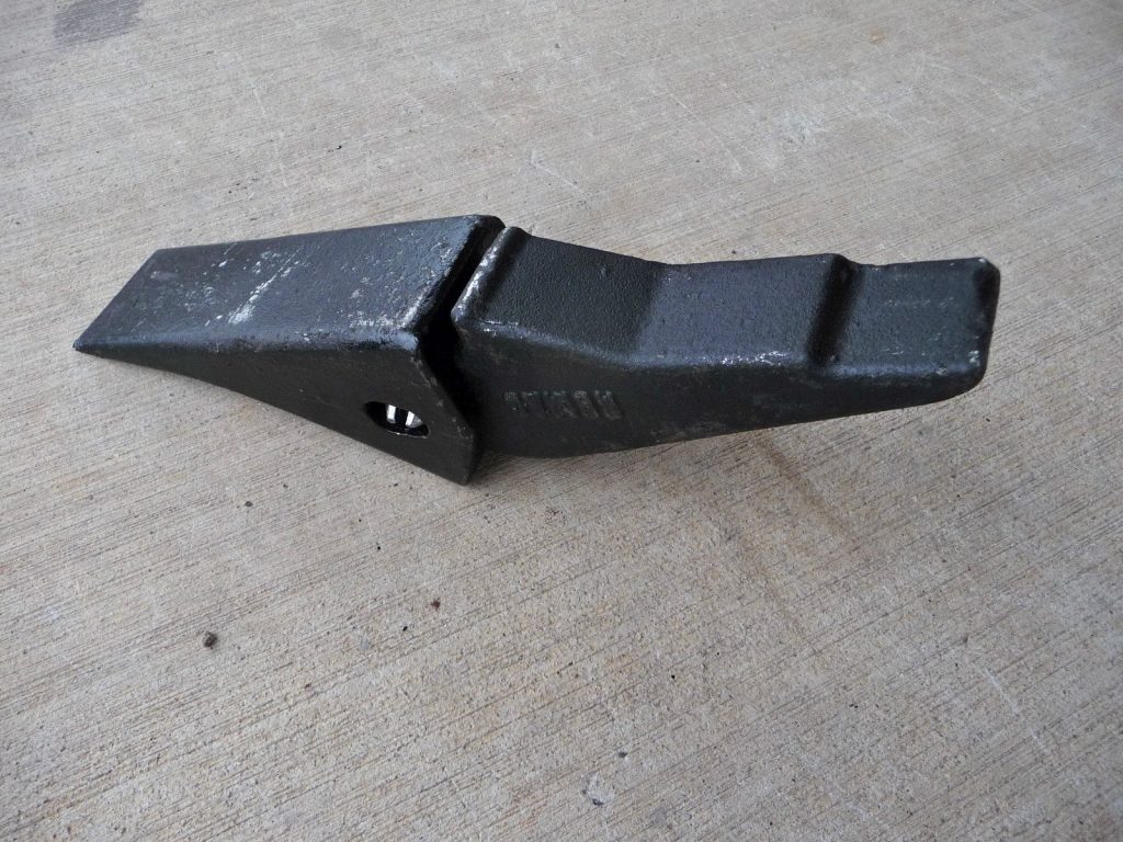 Weld on Style Cast Bucket Tooth and Shank – Skid Steer Attachment Depot