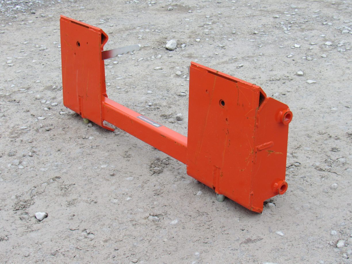 Kubota Tractor LA524 and LA525 Loader to Skid Steer Quick Attach ...