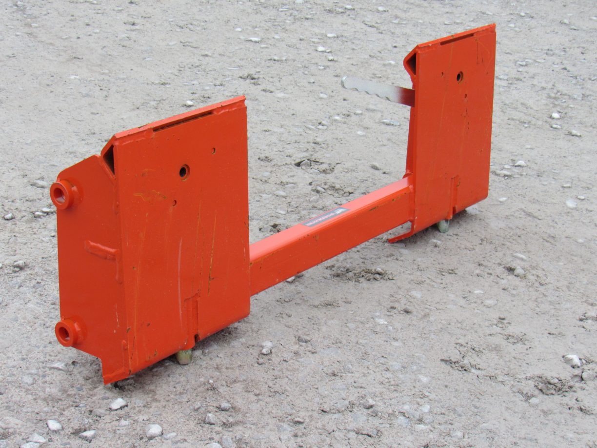 Kubota Tractor LA524 and LA525 Loader to Skid Steer Quick Attach ...