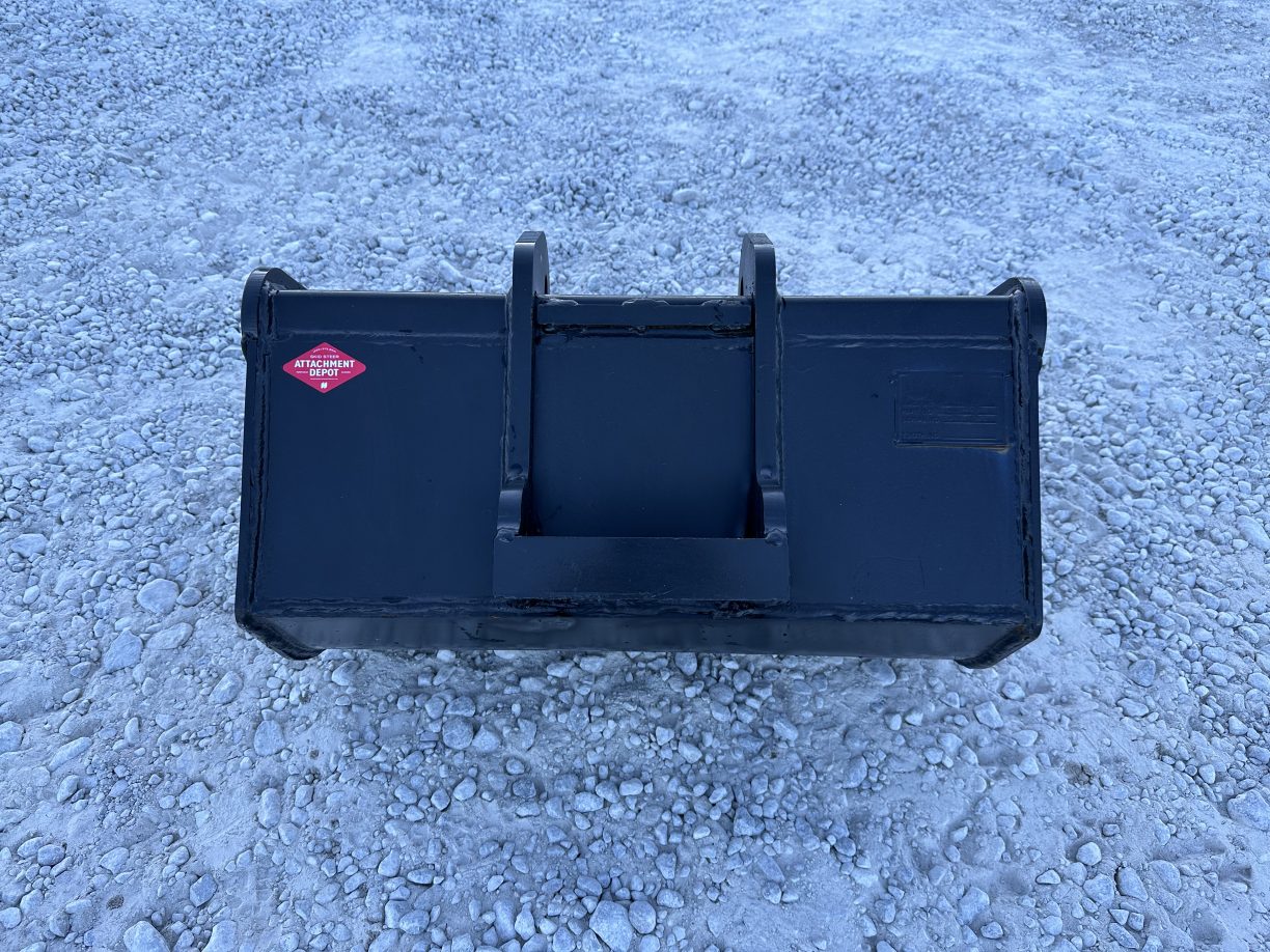 30″ Smooth Ditching Bucket with BOE Fits 6k to 10k Bobcat Mini ...