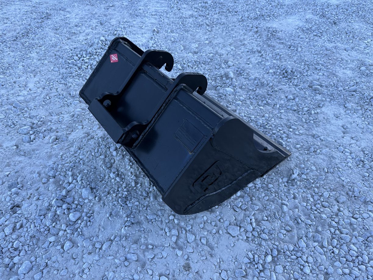 30″ Smooth Ditching Bucket with BOE Fits 6k to 10k Bobcat Mini ...