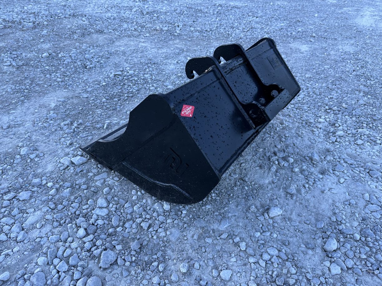 36″ Smooth Ditching Bucket with BOE Fits 6k to 10k Bobcat Mini ...
