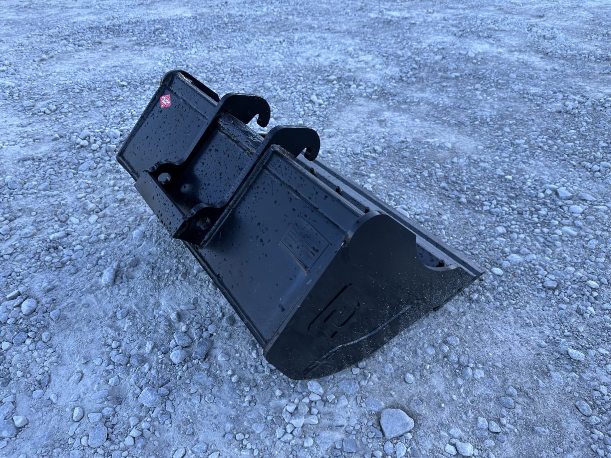 36″ Smooth Ditching Bucket with BOE Fits 6k to 10k Bobcat Mini ...