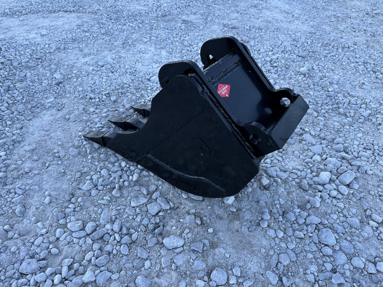 13″ Tooth Excavator Bucket Fits Bobcat Quick X Change for 6,000 ...