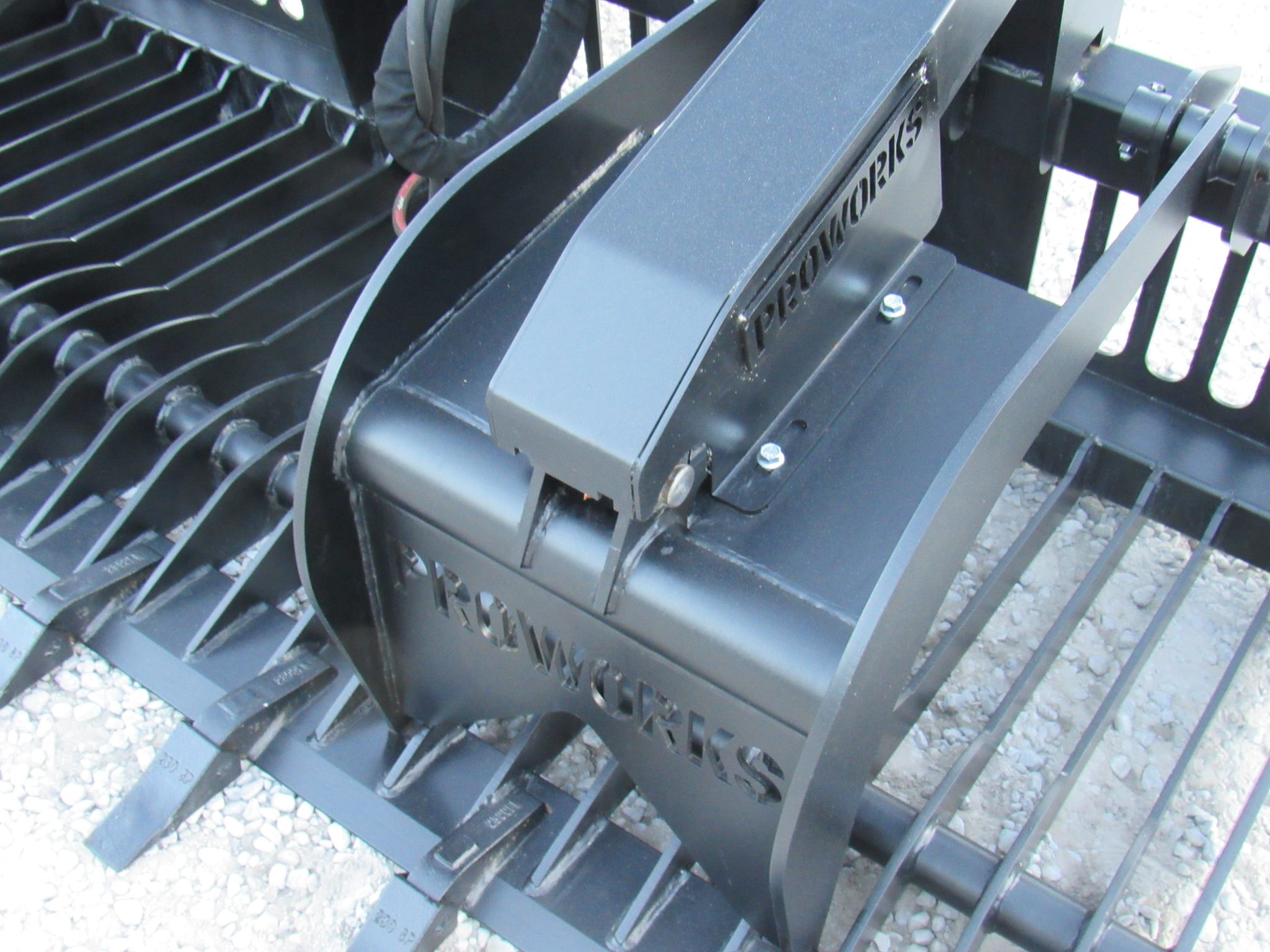 84″ Severe Duty Rock Bucket Grapple with Teeth Fits Euro Global Quicke ...