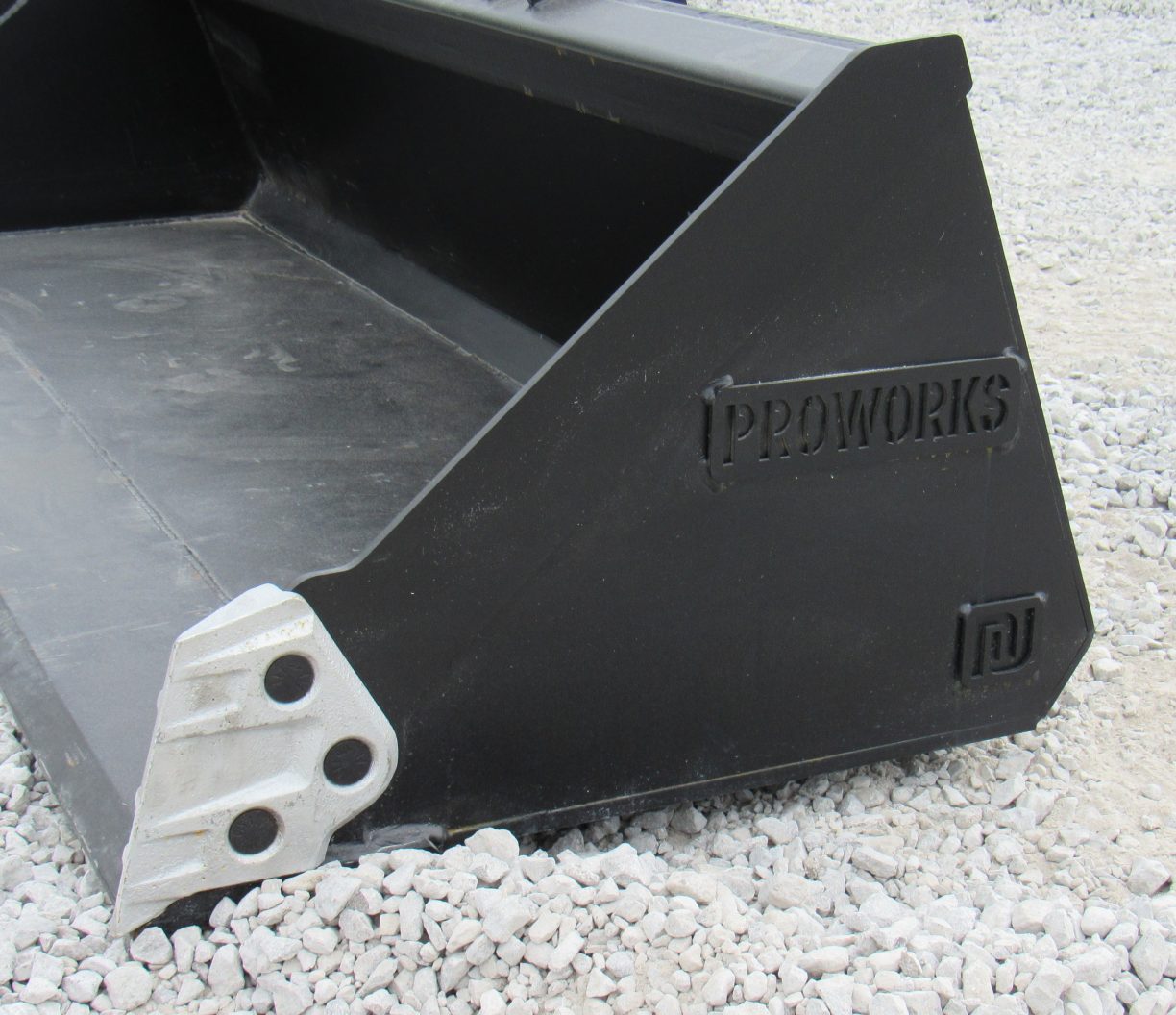 84″ Severe Heavy Duty Low Profile Smooth Bucket with Side Cutters ...