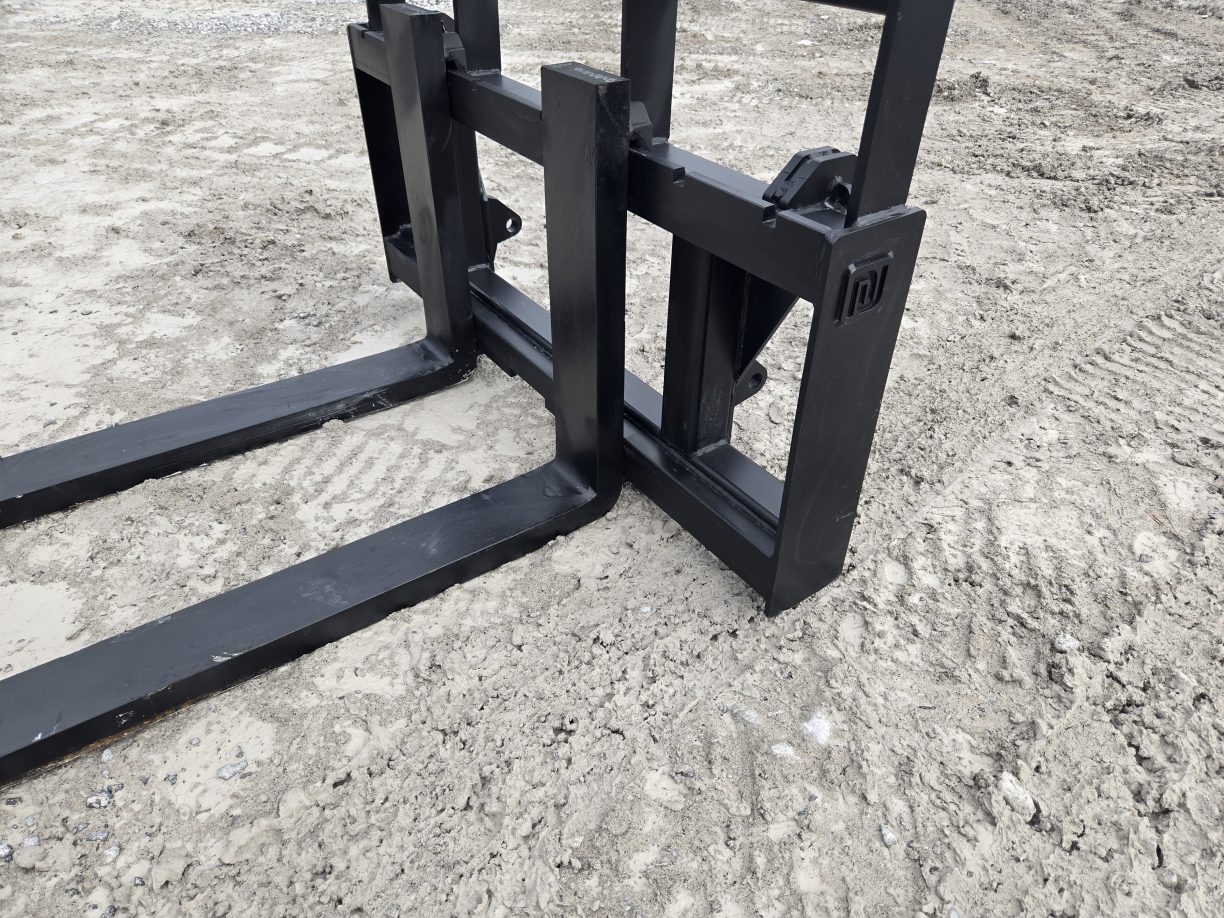 Class III Severe Duty Pallet Fork Frame with 96″ 8000 Pound Pallet ...